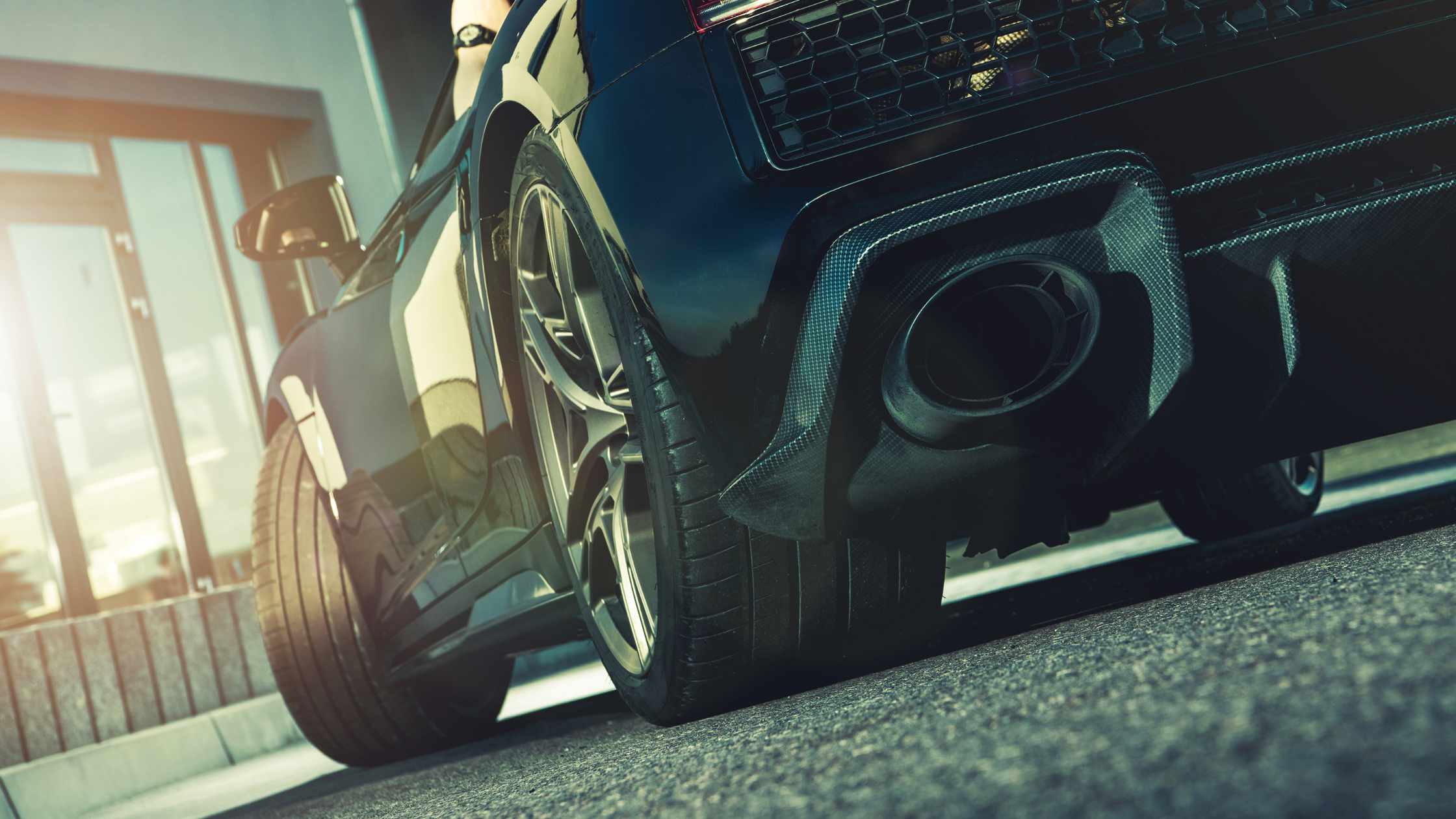 Supercars Showdown: A Comparison of Iconic Performance Vehicles