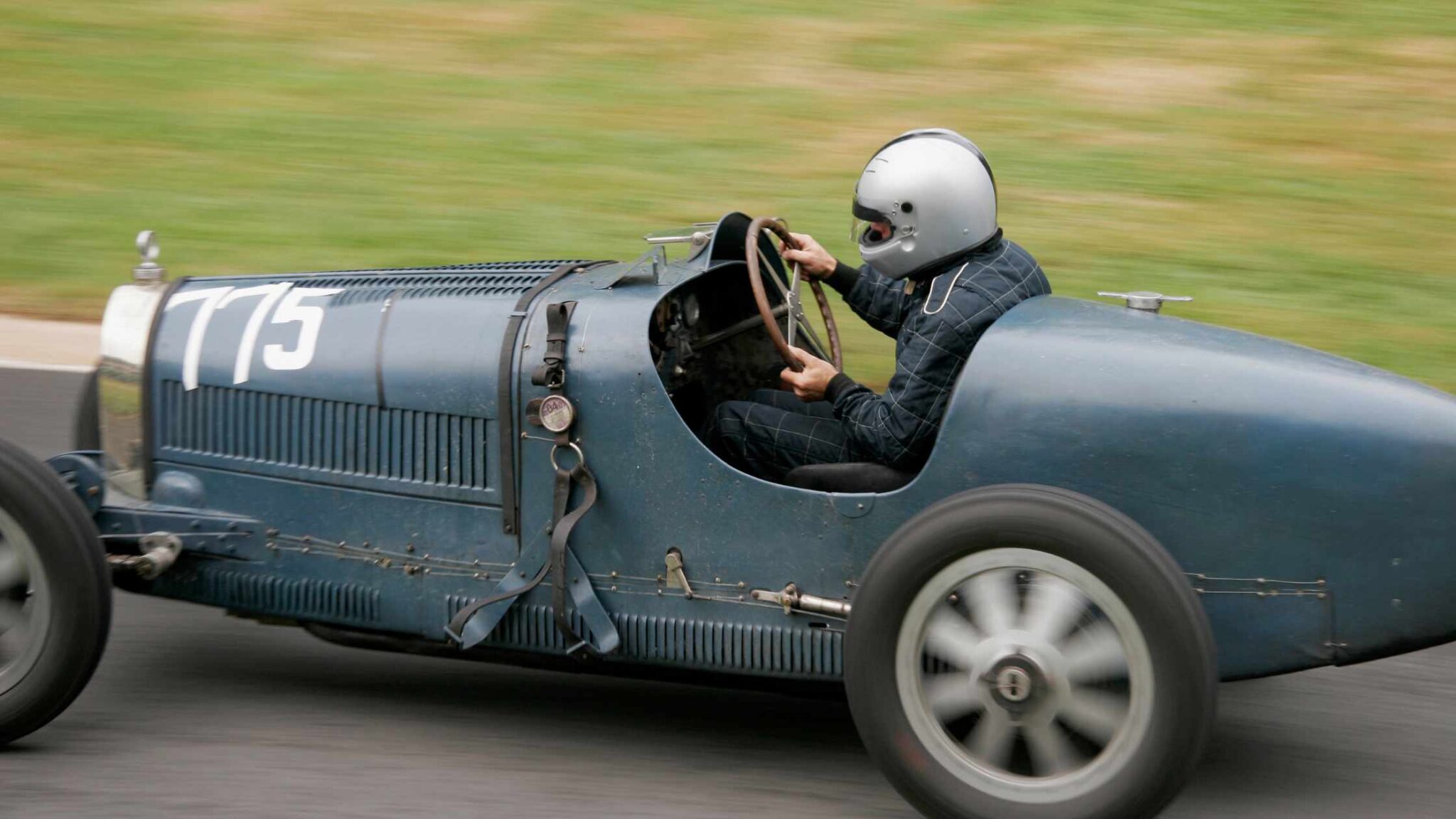 Vintage Racing: Reliving the Glory Days on the Track