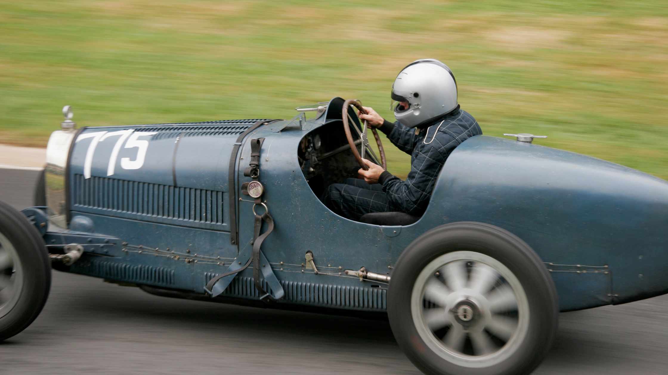 Vintage Racing: Reliving the Glory Days on the Track